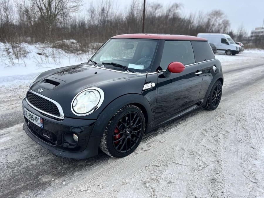 Black MINI Cooper 2013 in Panevezys, with an engine capacity of 1.60 L and mileage of 170 thousand km for 7700 €, photo 3 on AUTOMOTO.COM.LV