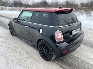 Black MINI Cooper 2013 in Panevezys, with an engine capacity of 1.60 L and mileage of 170 thousand km for 7700 €, photo 6 on AUTOMOTO.COM.LV