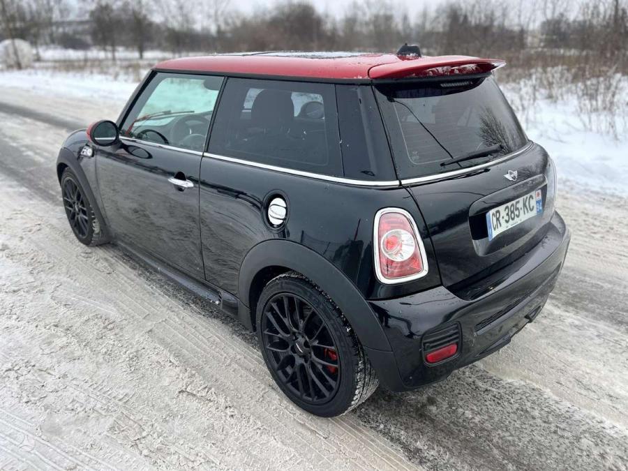 Black MINI Cooper 2013 in Panevezys, with an engine capacity of 1.60 L and mileage of 170 thousand km for 7700 €, photo 6 on AUTOMOTO.COM.LV