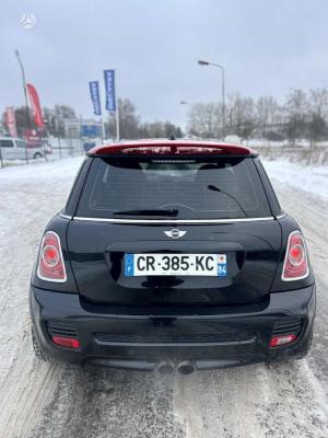 Black MINI Cooper 2013 in Panevezys, with an engine capacity of 1.60 L and mileage of 170 thousand km for 7700 €, photo 7 on AUTOMOTO.COM.LV