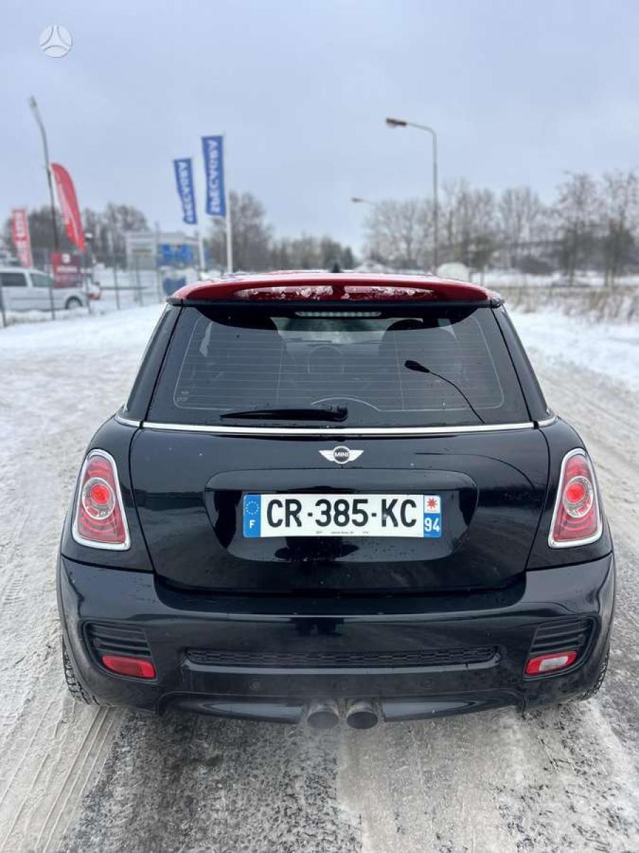 Black MINI Cooper 2013 in Panevezys, with an engine capacity of 1.60 L and mileage of 170 thousand km for 7700 €, photo 7 on AUTOMOTO.COM.LV
