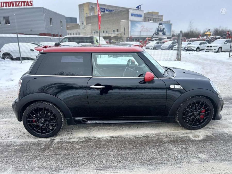 Black MINI Cooper 2013 in Panevezys, with an engine capacity of 1.60 L and mileage of 170 thousand km for 7700 €, photo 9 on AUTOMOTO.COM.LV