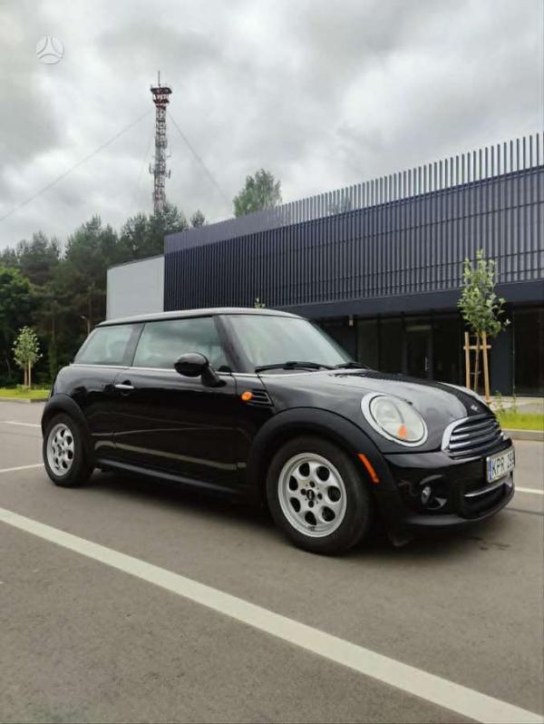 Black MINI Cooper 2013 in Vilnius, with an engine capacity of 1.60 L and mileage of 98 thousand km for 4600 €, photo 1 on AUTOMOTO.COM.LV