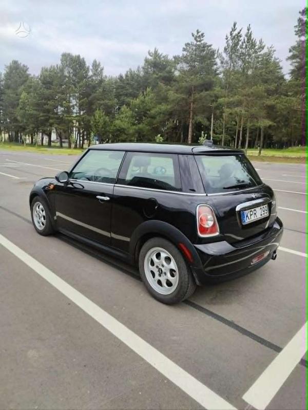 Black MINI Cooper 2013 in Vilnius, with an engine capacity of 1.60 L and mileage of 98 thousand km for 4600 €, photo 7 on AUTOMOTO.COM.LV