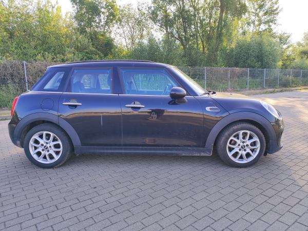 Melns MINI Cooper 2017 Marijampole, ar dzinēja tilpumu 1.50 L un nobraukumu 281 tūkst. km par 4850 €, foto 4 vietnē AUTOMOTO.COM.LV