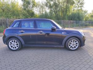 Black MINI Cooper 2017 in Marijampole, with an engine capacity of 1.50 L and mileage of 281 thousand km for 4850 €, photo 5 on AUTOMOTO.COM.LV