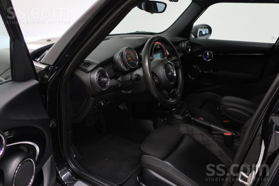 Black MINI Cooper 2018 in Riga, with an engine capacity of 1.50 L and mileage of 104 thousand km for 2000 €, photo 8 on AUTOMOTO.COM.LV