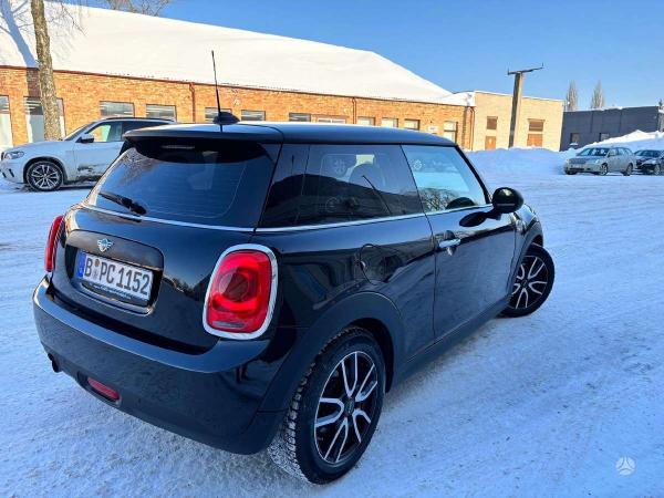 Melns MINI Cooper 2019 Panevēža, ar dzinēja tilpumu 1.50 L un nobraukumu 48 tūkst. km par 12200 €, foto 5 vietnē AUTOMOTO.COM.LV