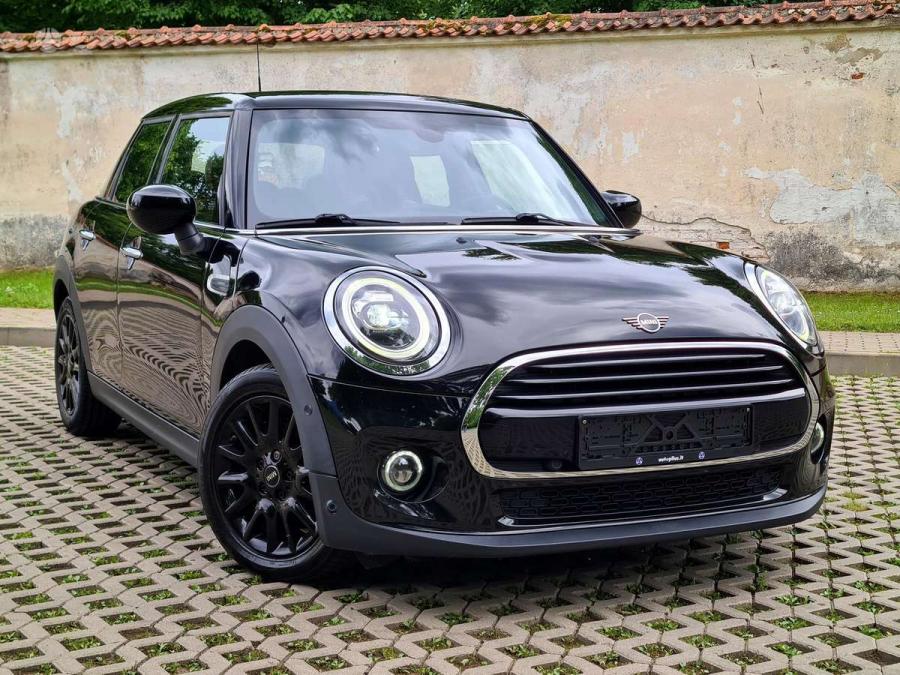 Black MINI Cooper 2020 in Kaunas, with an engine capacity of 1.50 L and mileage of 219 thousand km for 8800 €, photo 1 on AUTOMOTO.COM.LV