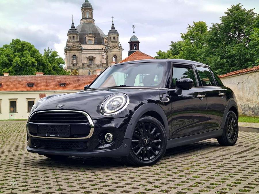 Black MINI Cooper 2020 in Kaunas, with an engine capacity of 1.50 L and mileage of 219 thousand km for 8800 €, photo 3 on AUTOMOTO.COM.LV