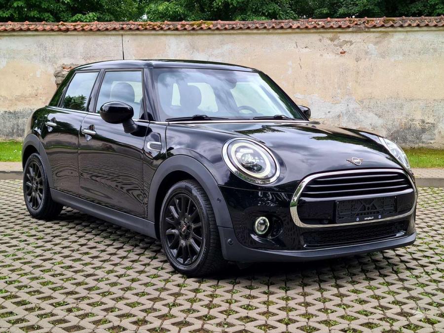 Black MINI Cooper 2020 in Kaunas, with an engine capacity of 1.50 L and mileage of 219 thousand km for 8800 €, photo 4 on AUTOMOTO.COM.LV