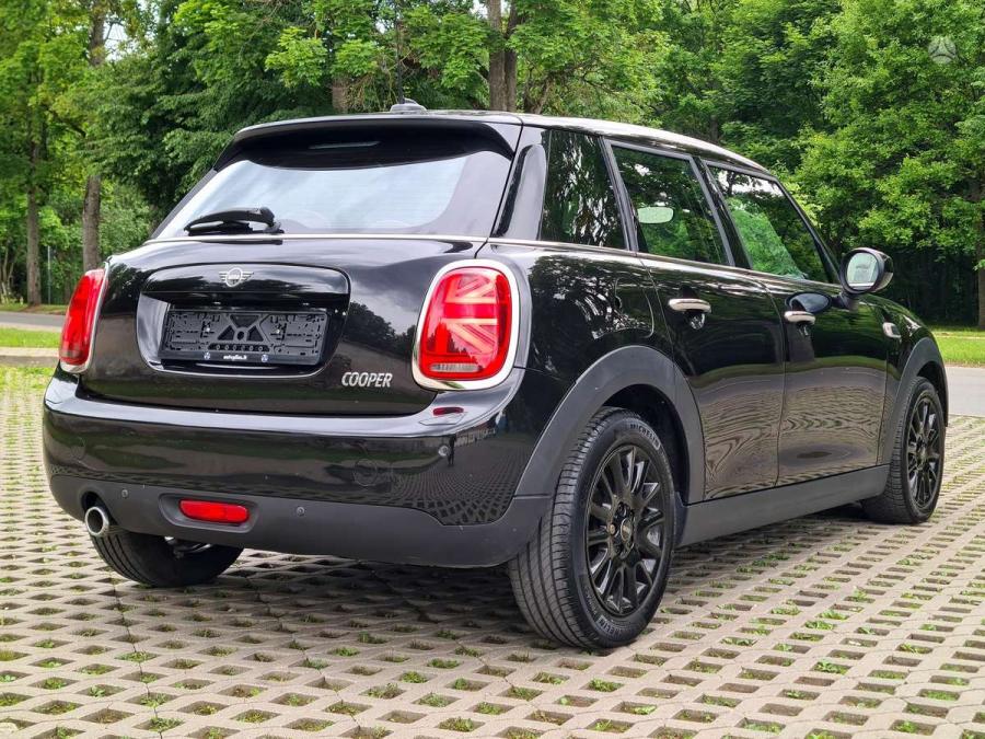 Black MINI Cooper 2020 in Kaunas, with an engine capacity of 1.50 L and mileage of 219 thousand km for 8800 €, photo 7 on AUTOMOTO.COM.LV