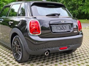 Black MINI Cooper 2020 in Kaunas, with an engine capacity of 1.50 L and mileage of 219 thousand km for 8800 €, photo 19 on AUTOMOTO.COM.LV
