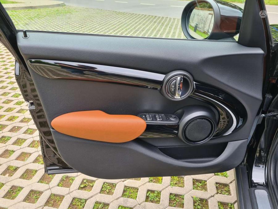 Black MINI Cooper 2020 in Kaunas, with an engine capacity of 1.50 L and mileage of 219 thousand km for 8800 €, photo 21 on AUTOMOTO.COM.LV