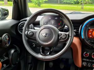 Black MINI Cooper 2020 in Kaunas, with an engine capacity of 1.50 L and mileage of 219 thousand km for 8800 €, photo 36 on AUTOMOTO.COM.LV