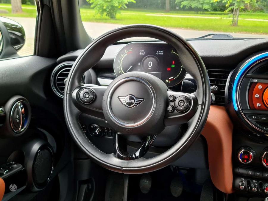 Black MINI Cooper 2020 in Kaunas, with an engine capacity of 1.50 L and mileage of 219 thousand km for 8800 €, photo 36 on AUTOMOTO.COM.LV