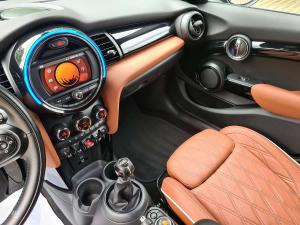 Black MINI Cooper 2020 in Kaunas, with an engine capacity of 1.50 L and mileage of 219 thousand km for 8800 €, photo 38 on AUTOMOTO.COM.LV