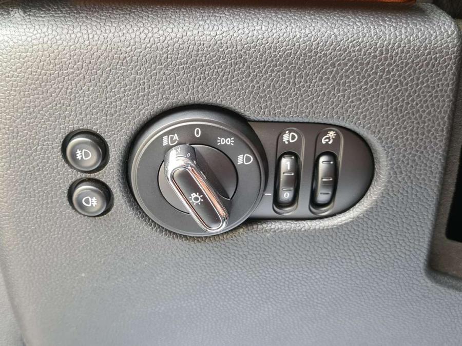 Black MINI Cooper 2020 in Kaunas, with an engine capacity of 1.50 L and mileage of 219 thousand km for 8800 €, photo 42 on AUTOMOTO.COM.LV