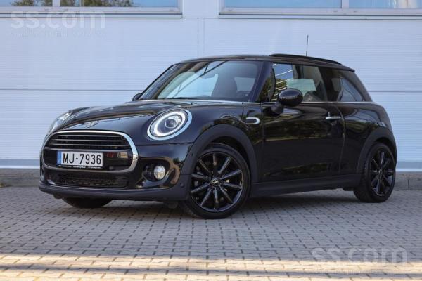 Black MINI Cooper 2020 in Riga, with an engine capacity of 1.50 L and mileage of 105 thousand km for 11995 €, photo 1 on AUTOMOTO.COM.LV