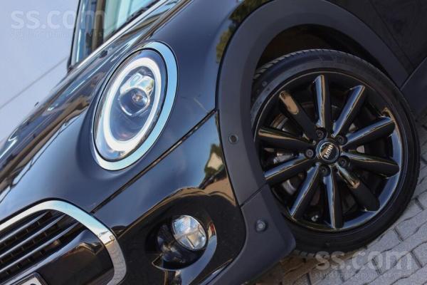 Black MINI Cooper 2020 in Riga, with an engine capacity of 1.50 L and mileage of 105 thousand km for 11995 €, photo 2 on AUTOMOTO.COM.LV