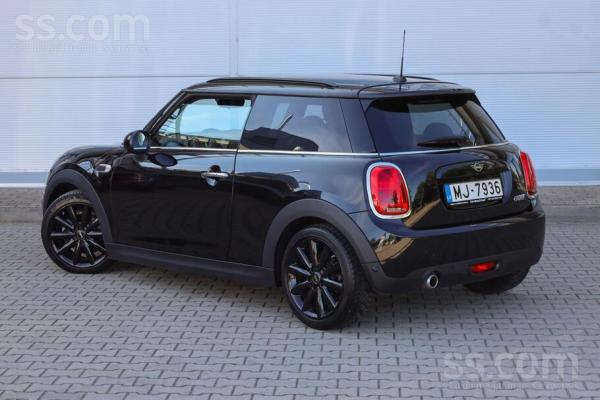 Black MINI Cooper 2020 in Riga, with an engine capacity of 1.50 L and mileage of 105 thousand km for 11995 €, photo 5 on AUTOMOTO.COM.LV