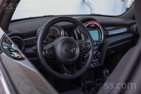 Black MINI Cooper 2020 in Riga, with an engine capacity of 1.50 L and mileage of 105 thousand km for 11995 €, photo 9 on AUTOMOTO.COM.LV