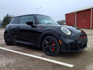 Black MINI Cooper 2022 in Utena, with an engine capacity of 2.00 L and mileage of 89 thousand km for 18900 €, photo 3 on AUTOMOTO.COM.LV
