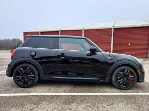 Black MINI Cooper 2022 in Utena, with an engine capacity of 2.00 L and mileage of 89 thousand km for 18900 €, photo 4 on AUTOMOTO.COM.LV