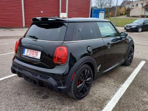 Black MINI Cooper 2022 in Utena, with an engine capacity of 2.00 L and mileage of 89 thousand km for 18900 €, photo 5 on AUTOMOTO.COM.LV