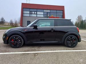 Black MINI Cooper 2022 in Utena, with an engine capacity of 2.00 L and mileage of 89 thousand km for 18900 €, photo 8 on AUTOMOTO.COM.LV