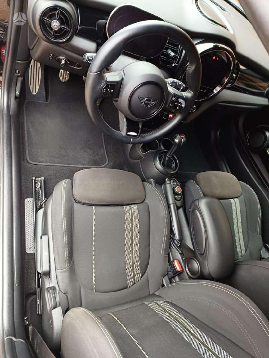 Black MINI Cooper 2022 in Utena, with an engine capacity of 2.00 L and mileage of 89 thousand km for 18900 €, photo 12 on AUTOMOTO.COM.LV