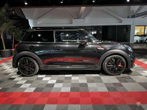Black MINI Cooper 2023 in Vilnius, with an engine capacity of 2.00 L and mileage of 36 thousand km for 39500 €, photo 5 on AUTOMOTO.COM.LV