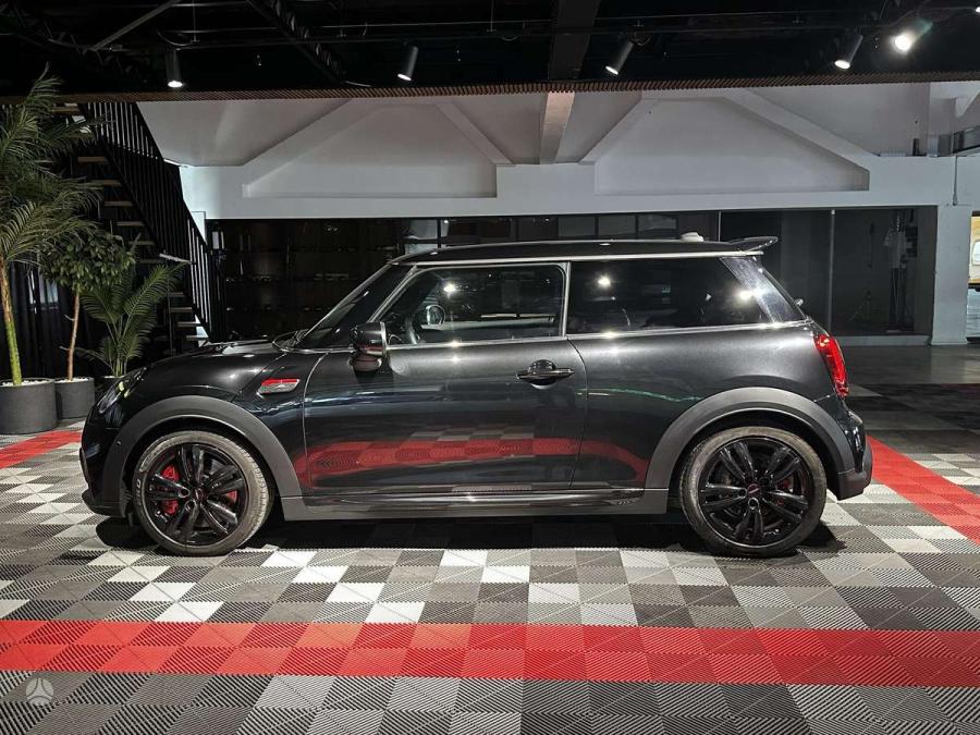 Black MINI Cooper 2023 in Vilnius, with an engine capacity of 2.00 L and mileage of 36 thousand km for 39500 €, photo 9 on AUTOMOTO.COM.LV