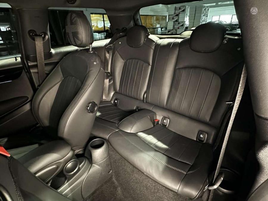 Black MINI Cooper 2023 in Vilnius, with an engine capacity of 2.00 L and mileage of 36 thousand km for 39500 €, photo 11 on AUTOMOTO.COM.LV