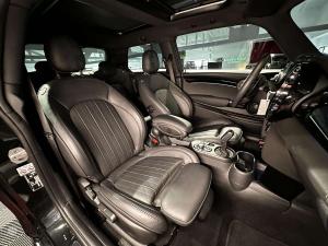 Black MINI Cooper 2023 in Vilnius, with an engine capacity of 2.00 L and mileage of 36 thousand km for 39500 €, photo 17 on AUTOMOTO.COM.LV