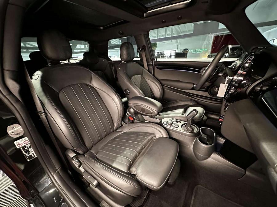 Black MINI Cooper 2023 in Vilnius, with an engine capacity of 2.00 L and mileage of 36 thousand km for 39500 €, photo 17 on AUTOMOTO.COM.LV