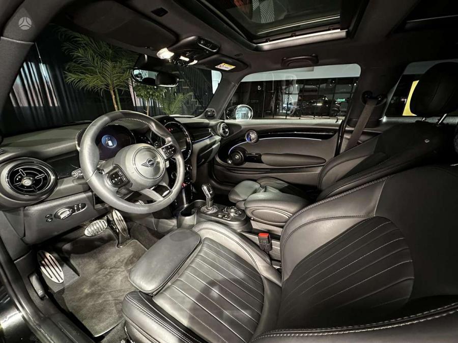 Black MINI Cooper 2023 in Vilnius, with an engine capacity of 2.00 L and mileage of 36 thousand km for 39500 €, photo 19 on AUTOMOTO.COM.LV