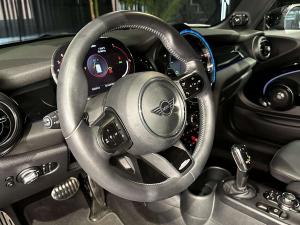 Black MINI Cooper 2023 in Vilnius, with an engine capacity of 2.00 L and mileage of 36 thousand km for 39500 €, photo 22 on AUTOMOTO.COM.LV