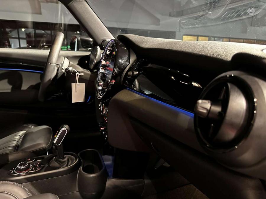 Black MINI Cooper 2023 in Vilnius, with an engine capacity of 2.00 L and mileage of 36 thousand km for 39500 €, photo 45 on AUTOMOTO.COM.LV