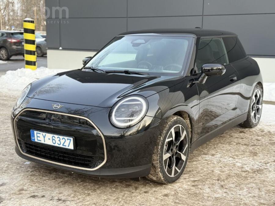 Melns MINI Cooper 2025 Rīga, ar dzinēja tilpumu 0.00 L un nobraukumu 7 tūkst. km par 25900 €, foto 3 vietnē AUTOMOTO.COM.LV