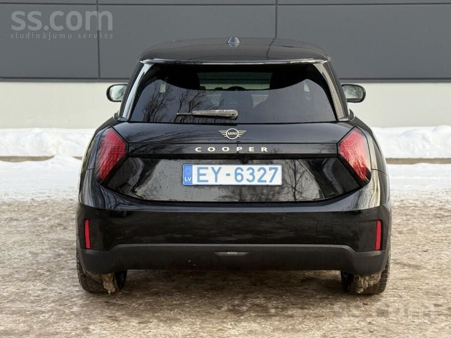 Melns MINI Cooper 2025 Rīga, ar dzinēja tilpumu 0.00 L un nobraukumu 7 tūkst. km par 25900 €, foto 4 vietnē AUTOMOTO.COM.LV