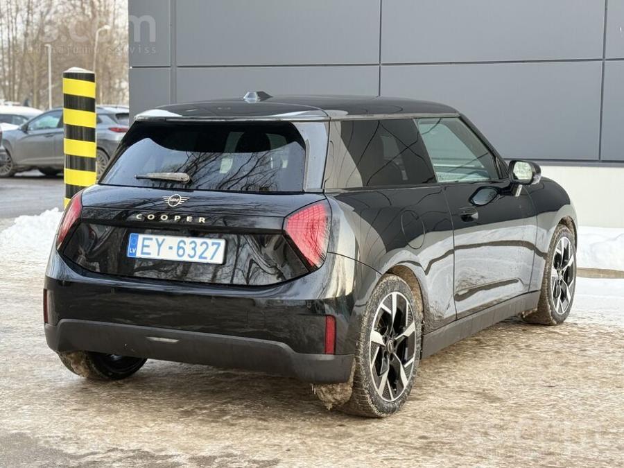 Melns MINI Cooper 2025 Rīga, ar dzinēja tilpumu 0.00 L un nobraukumu 7 tūkst. km par 25900 €, foto 5 vietnē AUTOMOTO.COM.LV