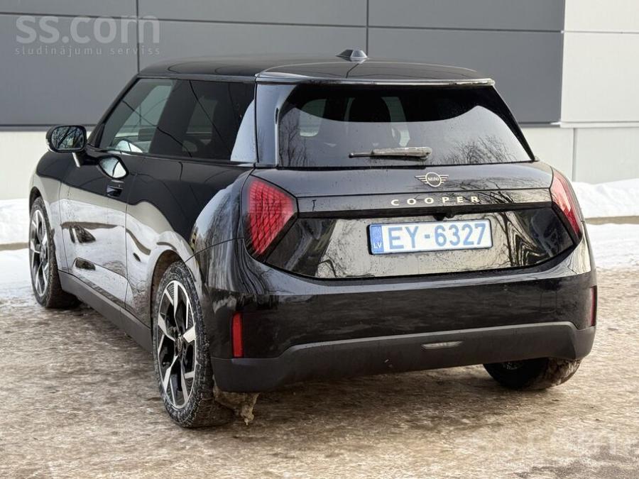 Melns MINI Cooper 2025 Rīga, ar dzinēja tilpumu 0.00 L un nobraukumu 7 tūkst. km par 25900 €, foto 6 vietnē AUTOMOTO.COM.LV