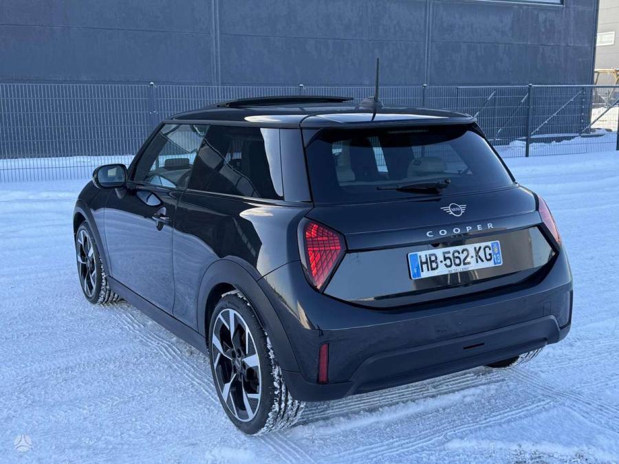 Melns MINI Cooper 2025 Kauņa, ar dzinēja tilpumu 1.50 L un nobraukumu 10 tūkst. km par 16700 €, foto 4 vietnē AUTOMOTO.COM.LV