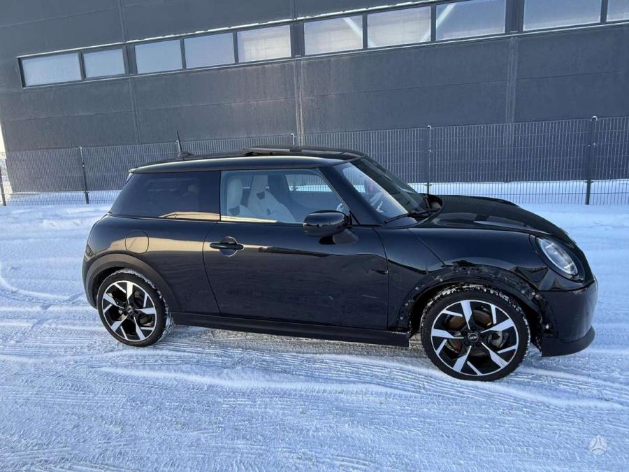 Melns MINI Cooper 2025 Kauņa, ar dzinēja tilpumu 1.50 L un nobraukumu 10 tūkst. km par 16700 €, foto 9 vietnē AUTOMOTO.COM.LV