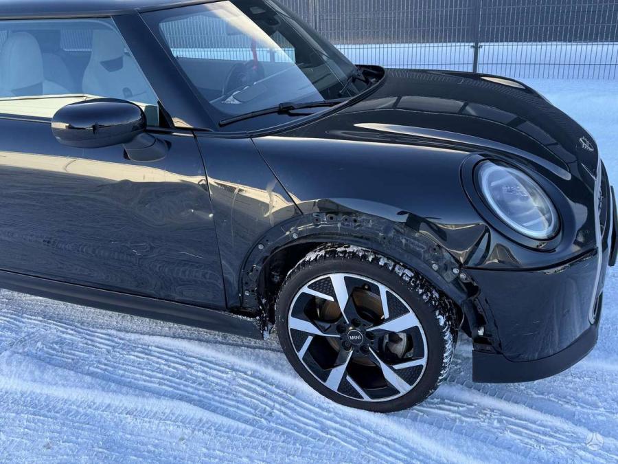 Melns MINI Cooper 2025 Kauņa, ar dzinēja tilpumu 1.50 L un nobraukumu 10 tūkst. km par 16700 €, foto 10 vietnē AUTOMOTO.COM.LV