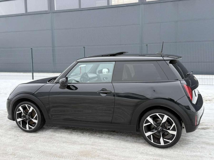 Black MINI Cooper 2025 in Kaunas, with an engine capacity of 1.50 L and mileage of 10 thousand km for 16200 €, photo 2 on AUTOMOTO.COM.LV