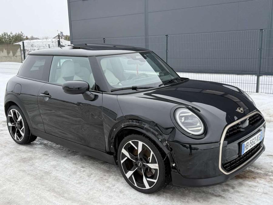 Black MINI Cooper 2025 in Kaunas, with an engine capacity of 1.50 L and mileage of 10 thousand km for 16200 €, photo 5 on AUTOMOTO.COM.LV