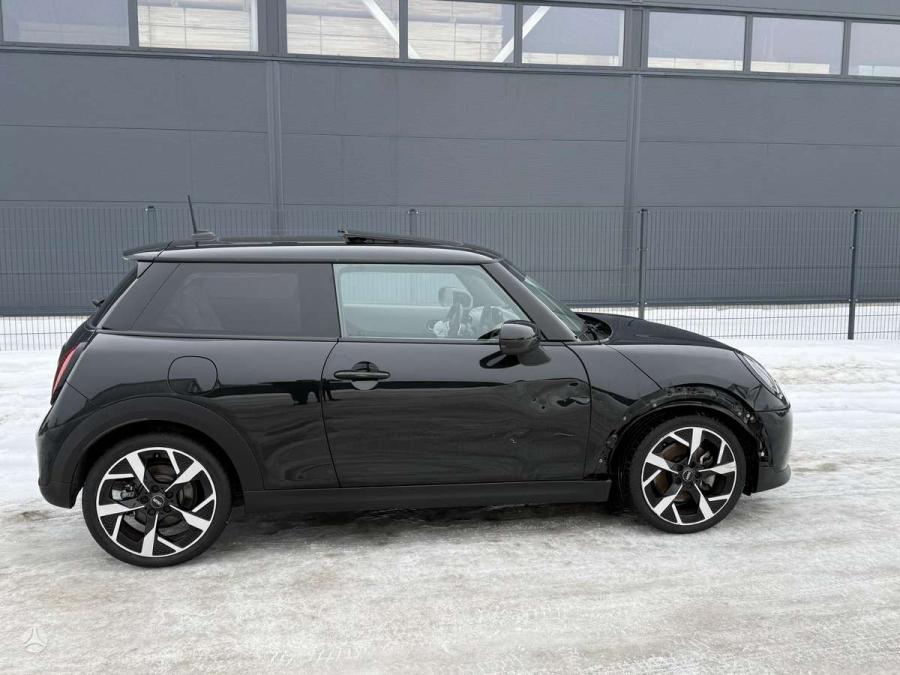 Black MINI Cooper 2025 in Kaunas, with an engine capacity of 1.50 L and mileage of 10 thousand km for 16200 €, photo 8 on AUTOMOTO.COM.LV