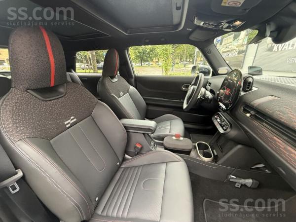 Black MINI Cooper 2025 in Riga, with an engine capacity of 2.00 L and mileage of 11 thousand km for 32900 €, photo 8 on AUTOMOTO.COM.LV